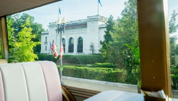 Tea Around Town® | Washington DC Bus Tours